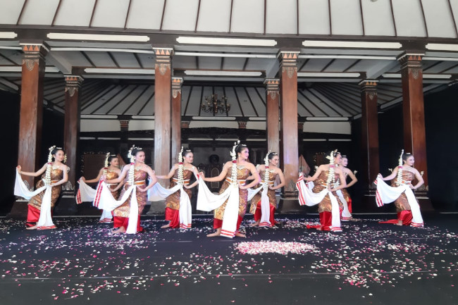 Sakralnya Tari Bedhaya Tak Lekang oleh Evolusi Jaman | Entertainment